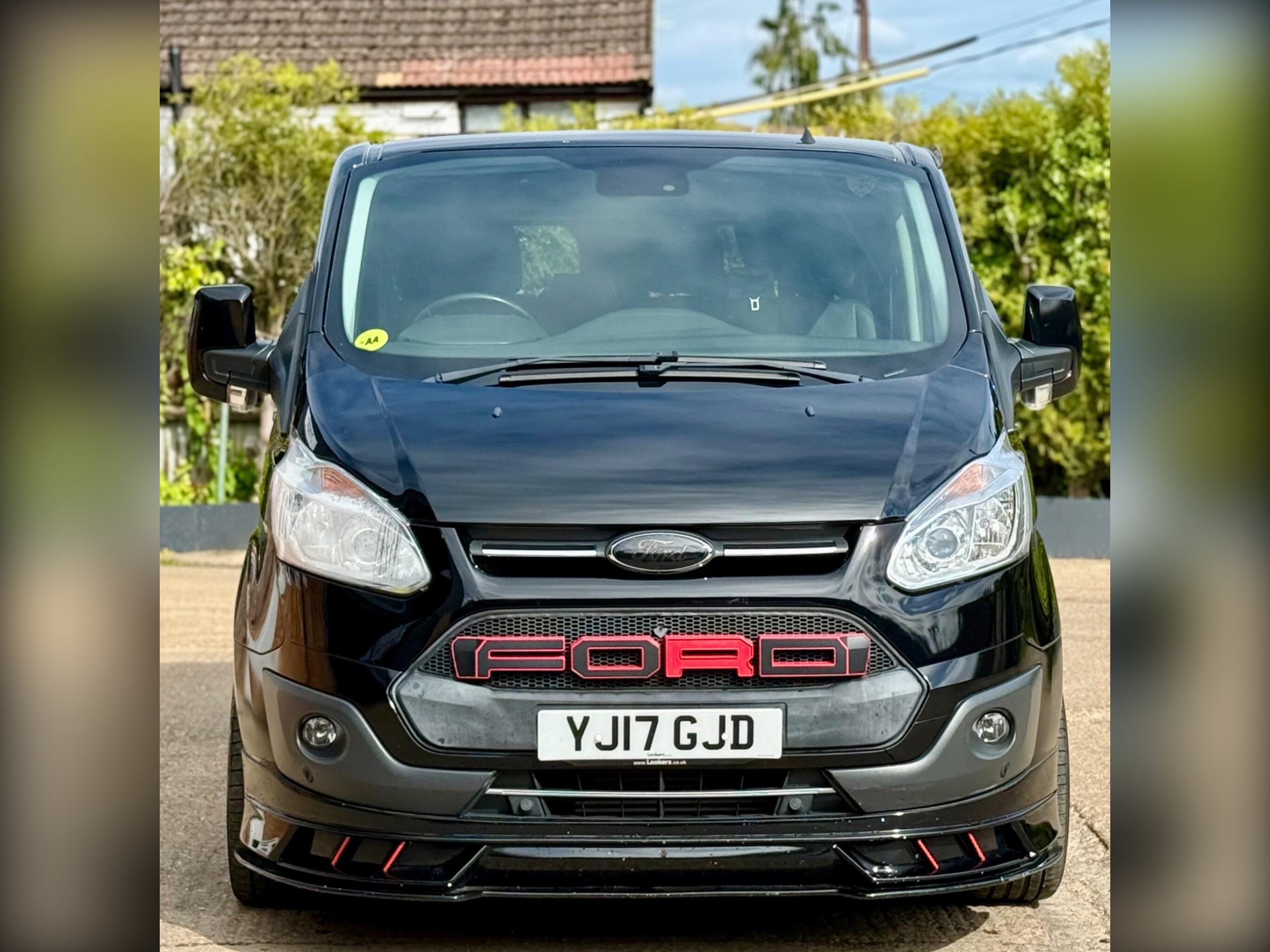 Used 2017 Ford Transit Custom for sale in Bedford, Bedfordshire ...
